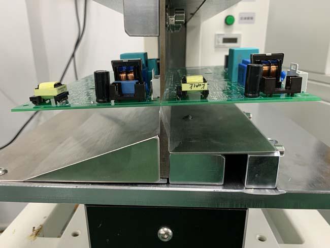 ใบมีดหนา 3 มม. เครื่องตัด PCB กิโยติน PCB เครื่อง CNC ที่กำหนดเอง